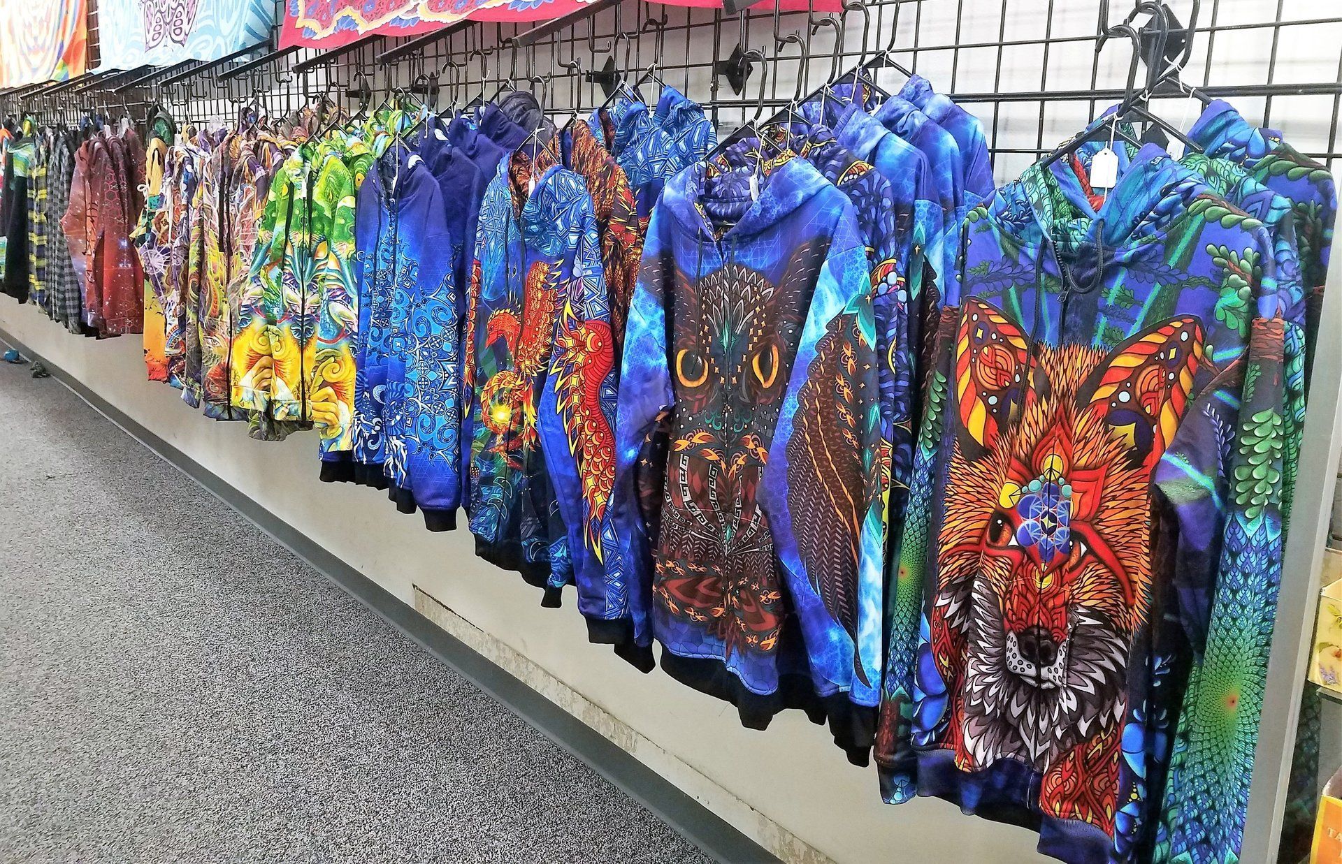 Tree Huggers Co-op | Clothing, Gifts & CBD | La Crosse, WI